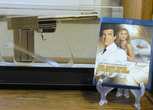James Bond 007 Golden Gun Lifesize Prop Replica - Blu-ray Forum